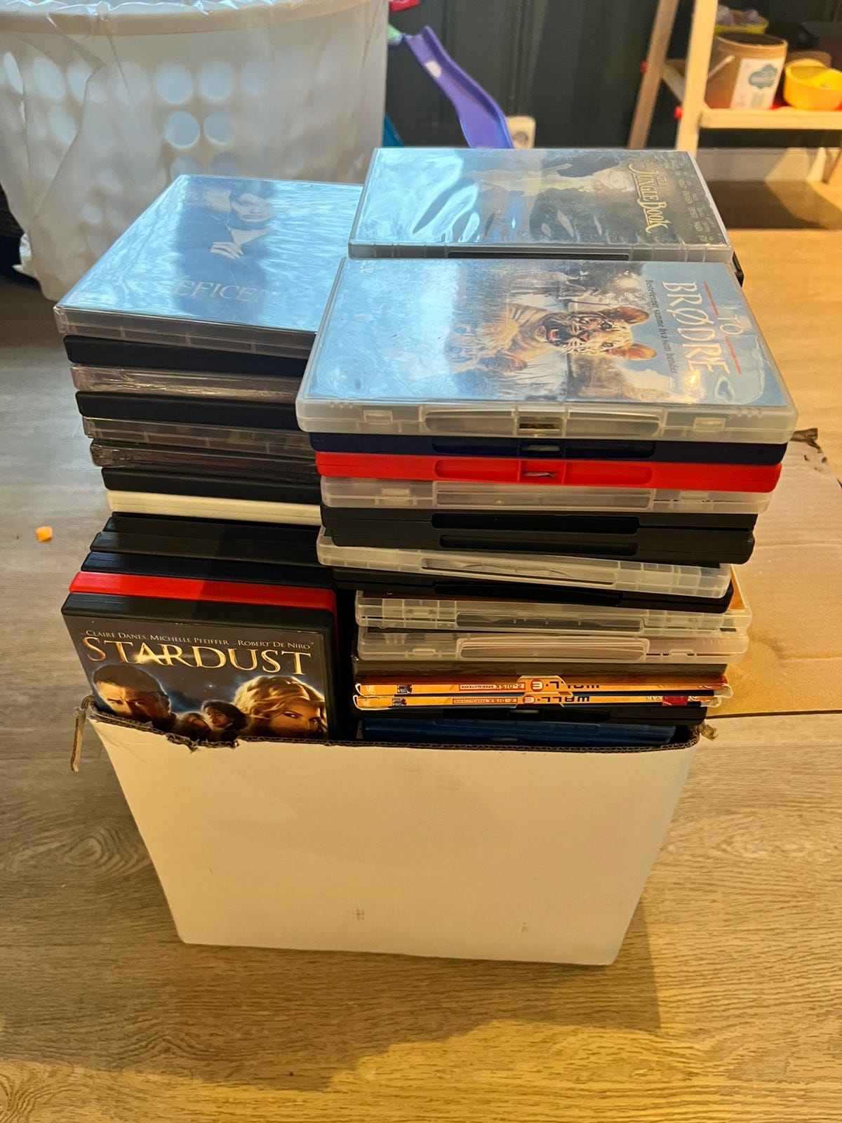 Eske med filmer | FINN-torget