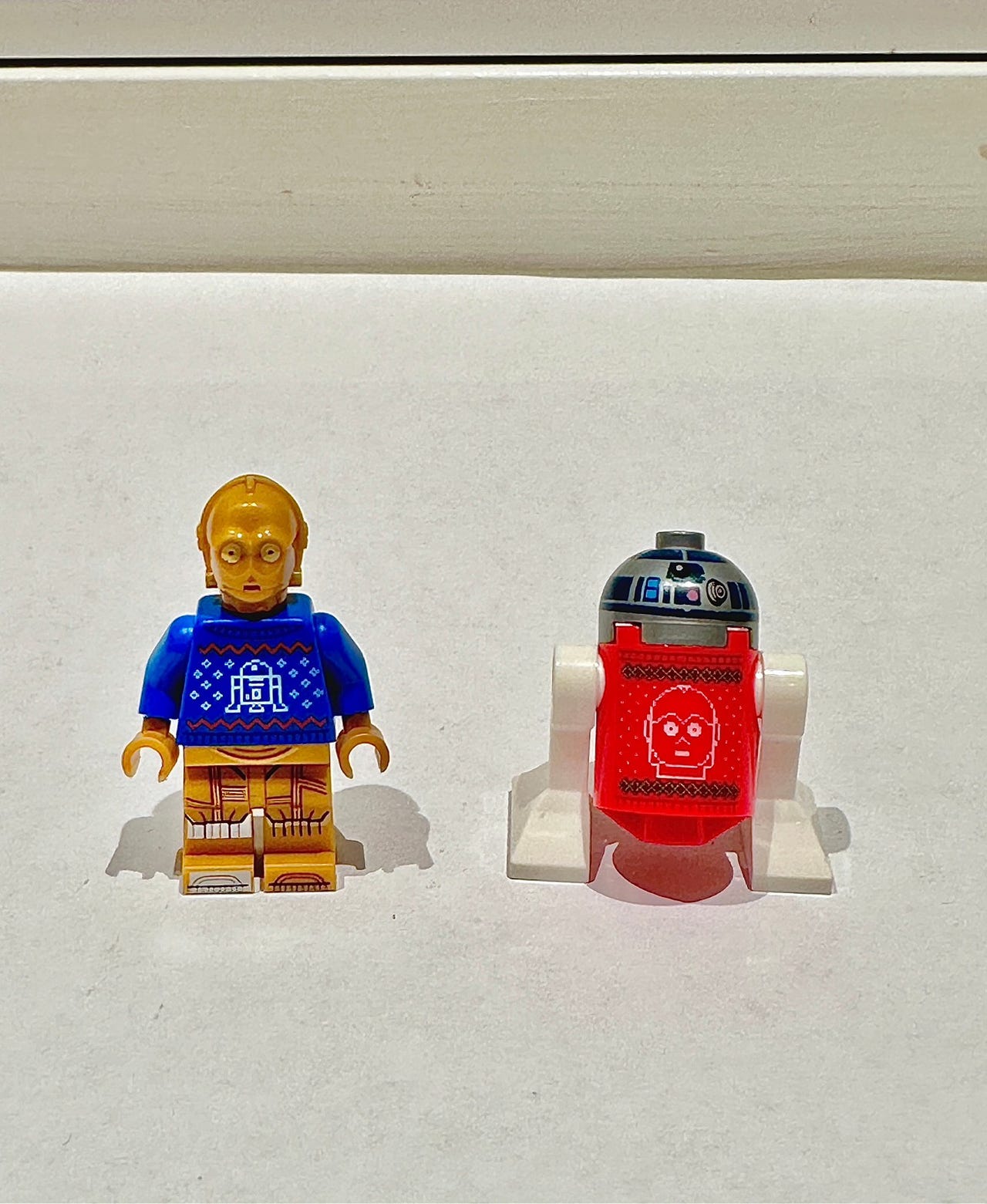 Lego Star Wars: c-3po og r2-d2 med juleklær | FINN torget