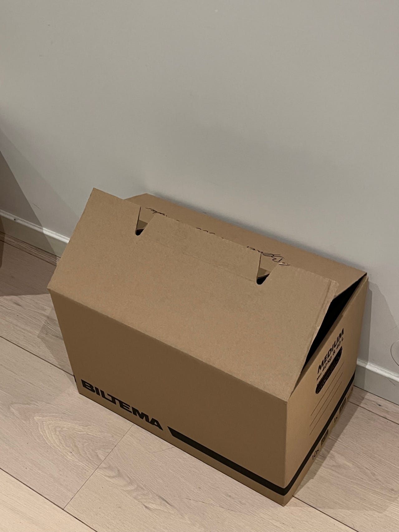 Flytteesker gis bort. God stand | FINN torget