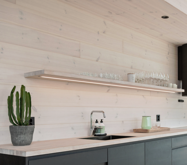 Innvendig panel furu, 15x192 og 15x117, børstet kalkvoks, totalt ca. 6 ...