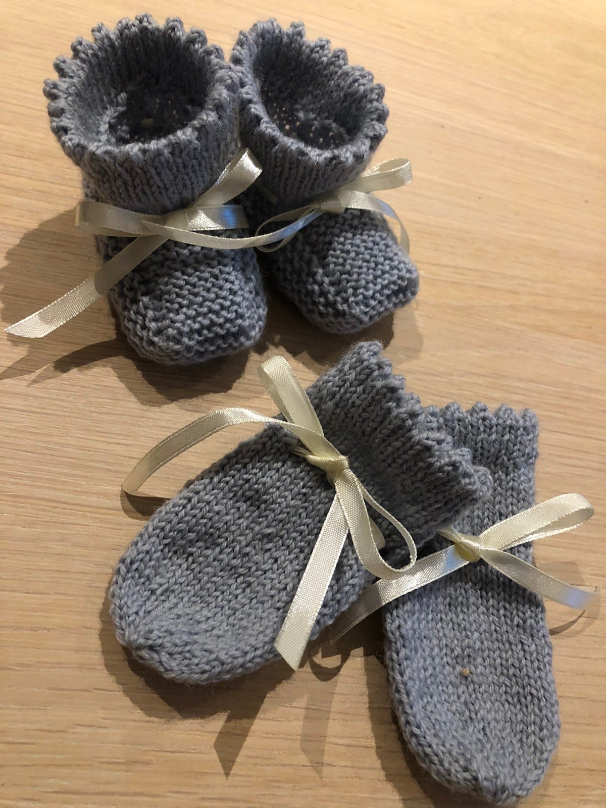 Sokker og votter til baby | FINN torget