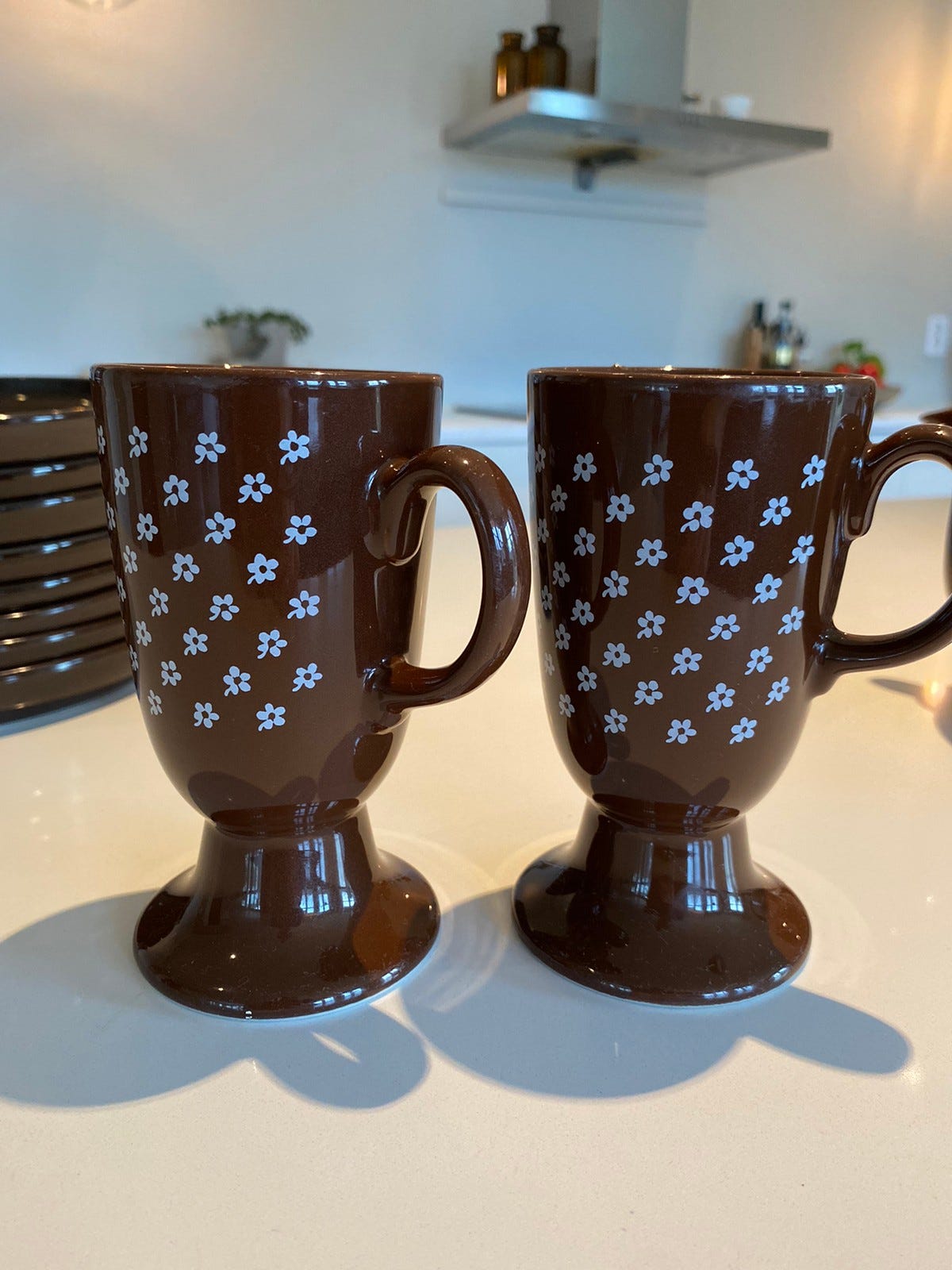 8 fat, 2 kopper og tekanne | FINN torget