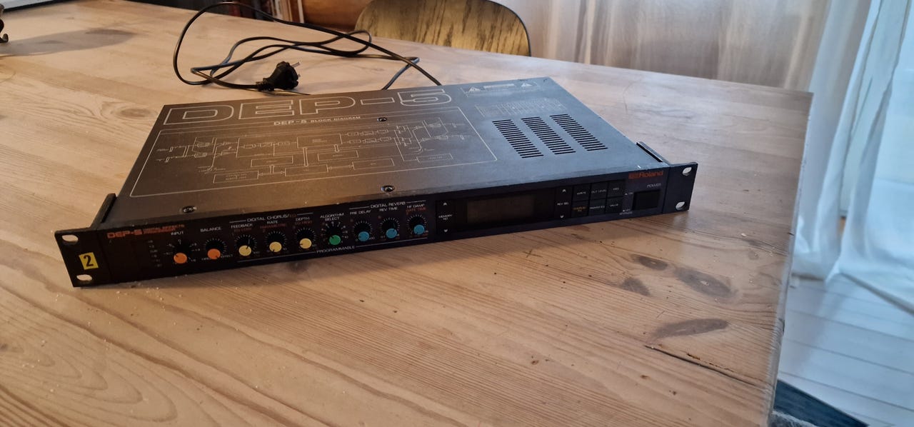 Roland DEP-5 Digital Effects Processor | FINN-torget
