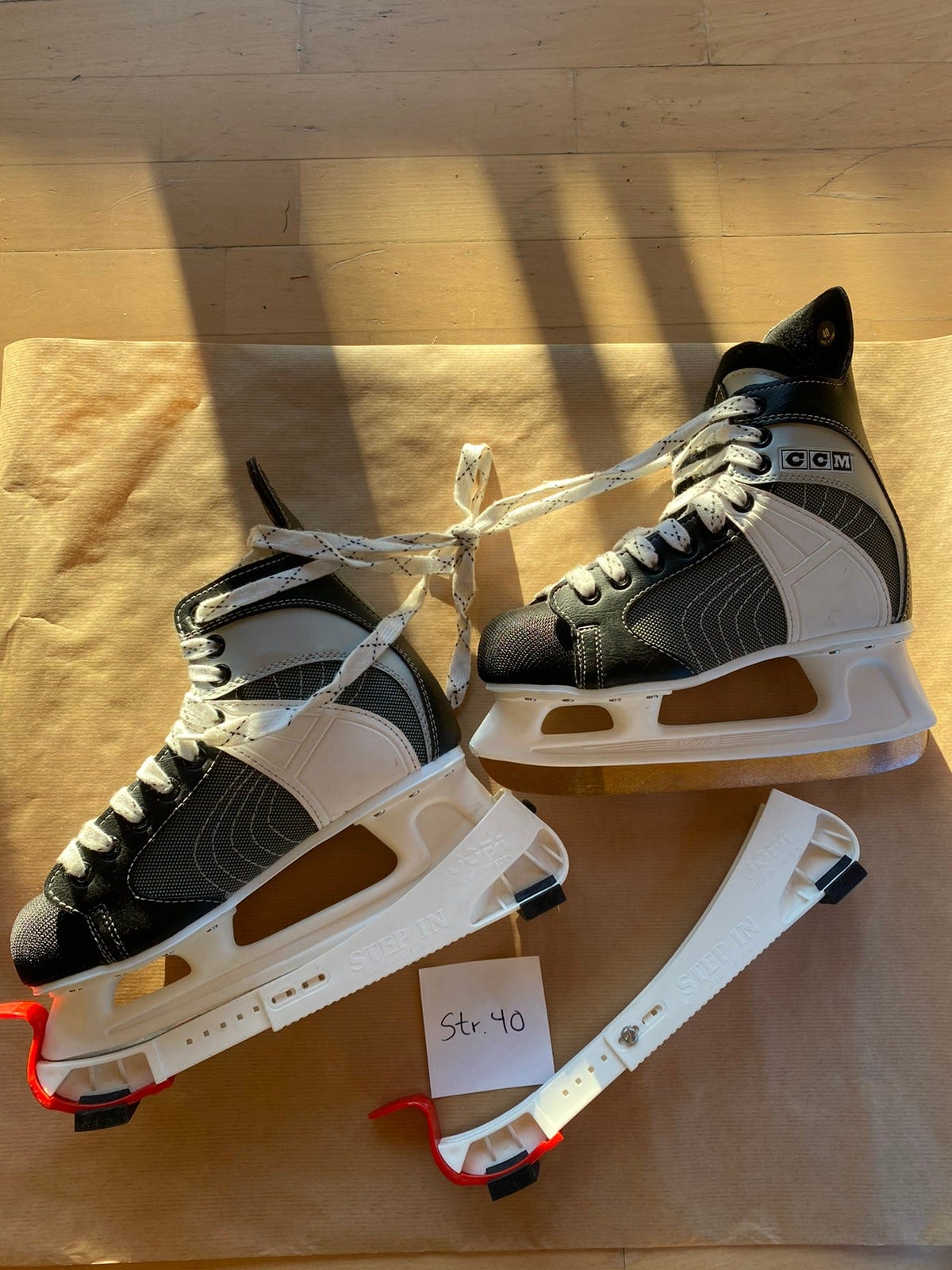 CCM hockeyskøyter i str 40 inkl kalosjer selges | FINN torget