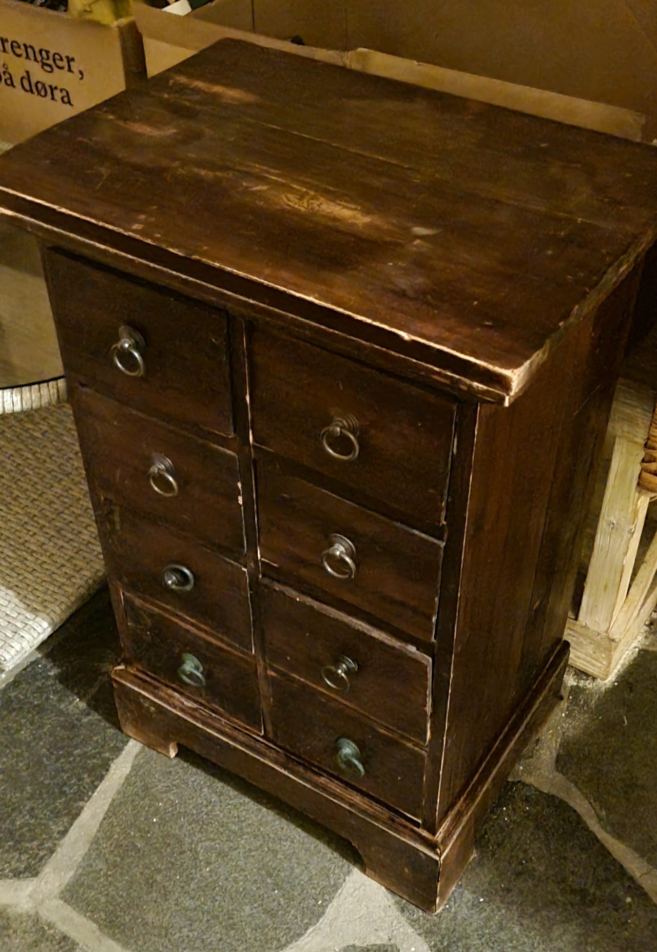 Reservert. Søt gammel kommode m 8 små skuffer. | FINN-torget