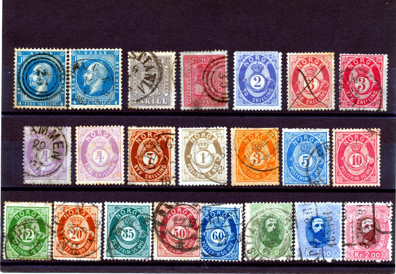 ** LOTT 22 STK GAMLE FRIMERKER. SKILL & POSTH. NORGE. BRA STEMPLER ** REF. S493 | FINN-torget