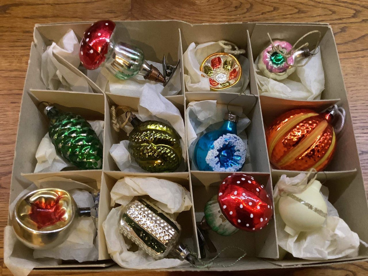 Gamle julekuler og juletrepynt | FINN torget