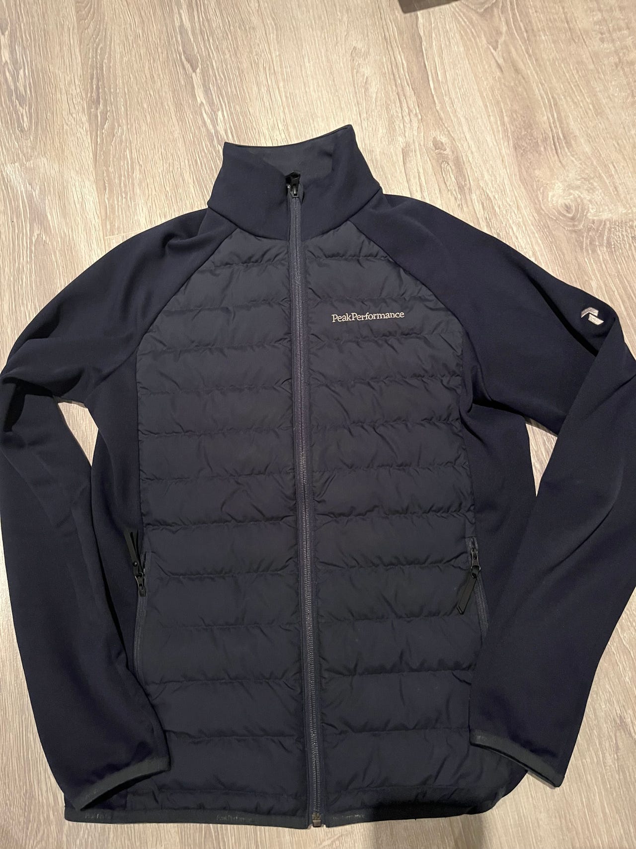 Peak performance hybrid jakke | FINN-torget