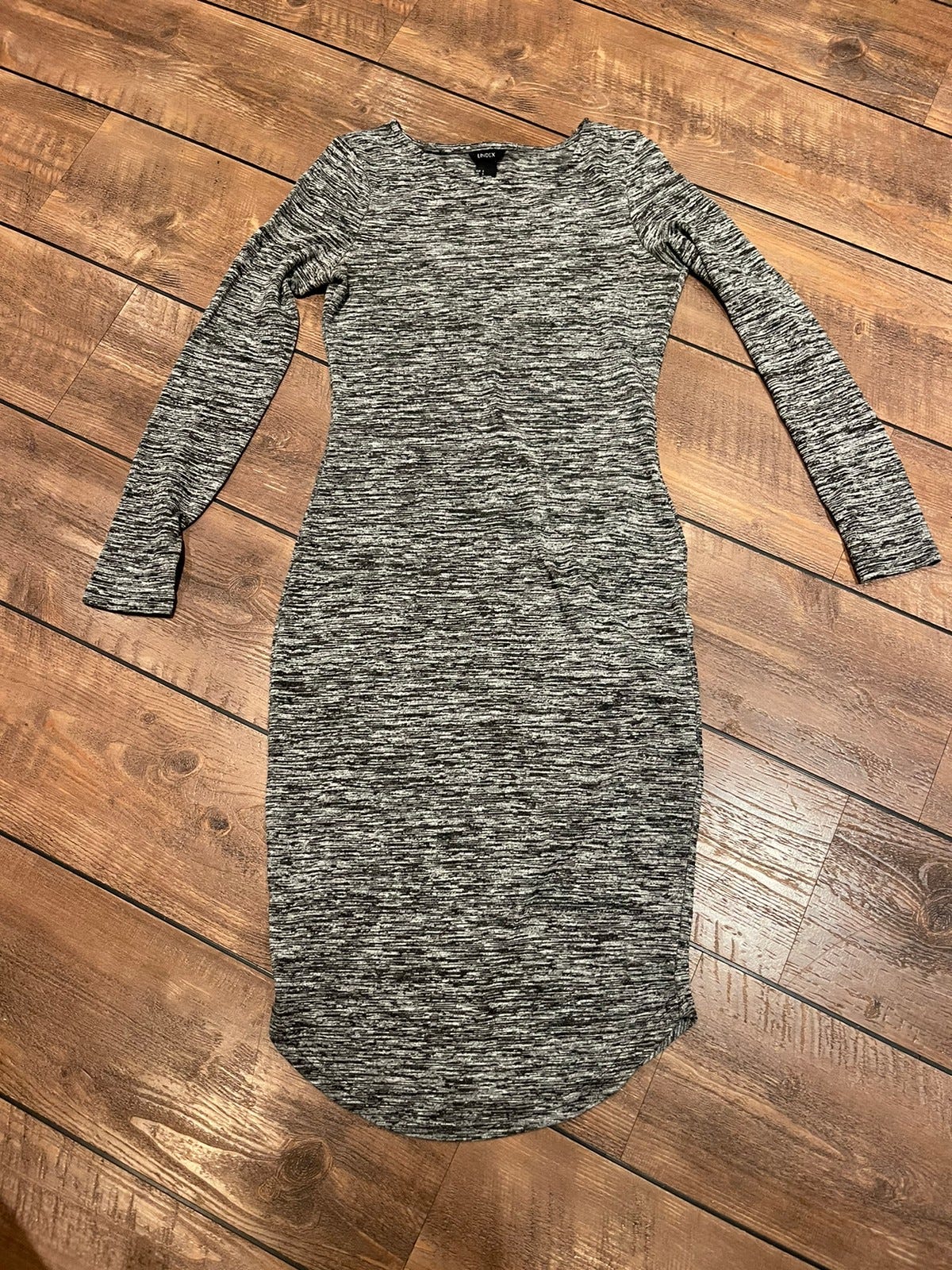 Nydelig fasongsydd kjole | FINN-torget