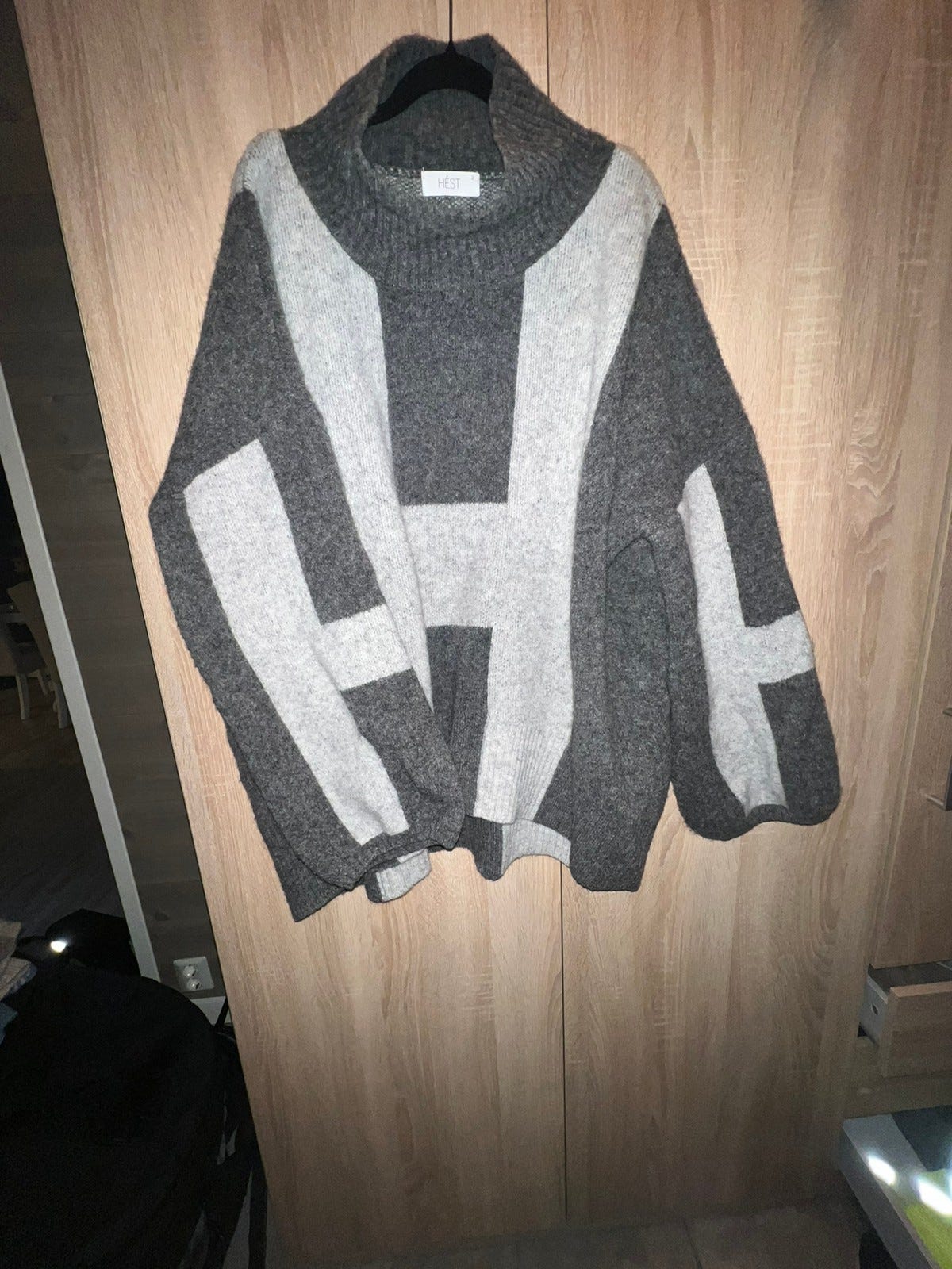 Hést genser | FINN-torget