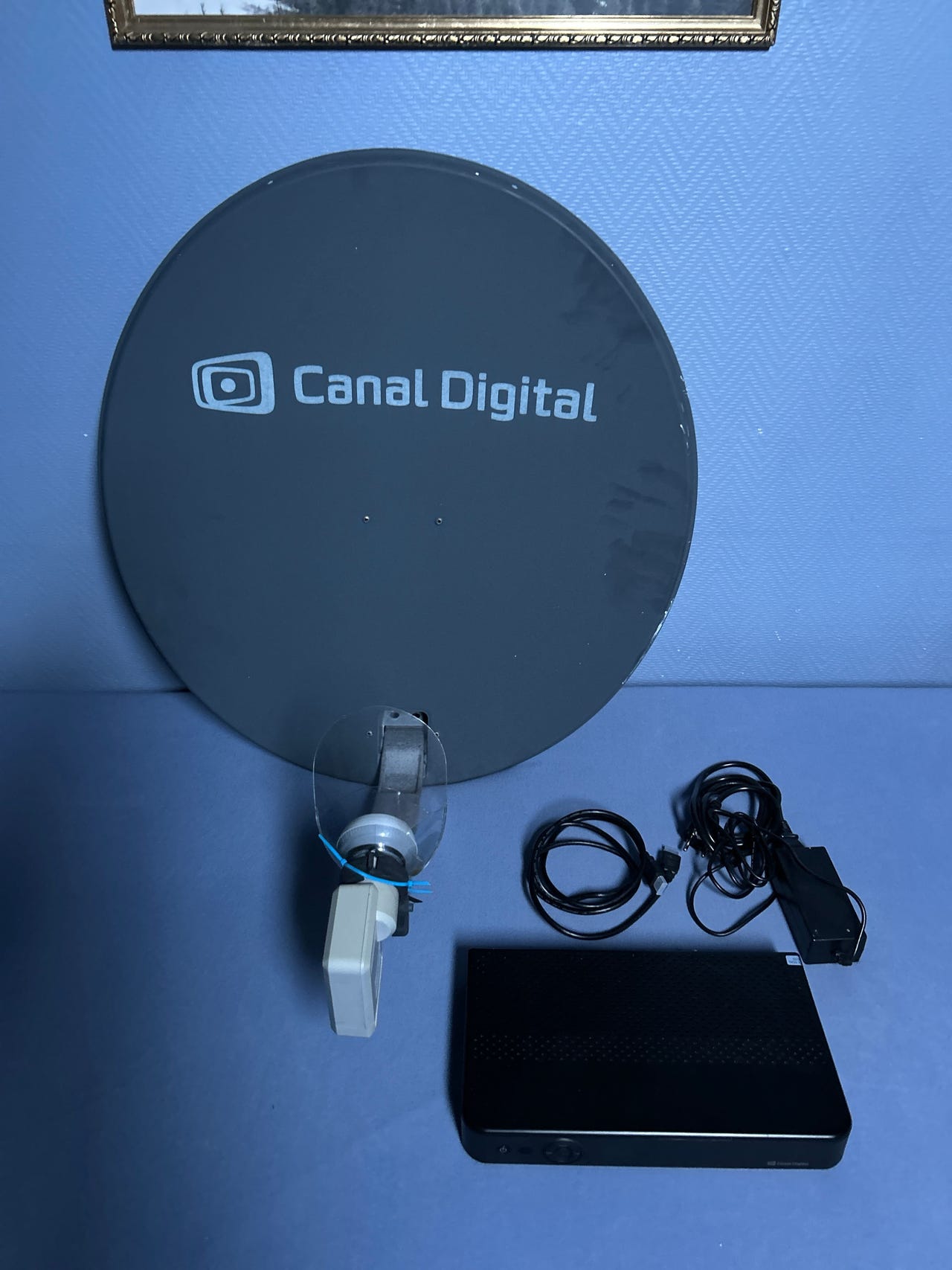 Parabolantenne med hode og dekoder | FINN-torget