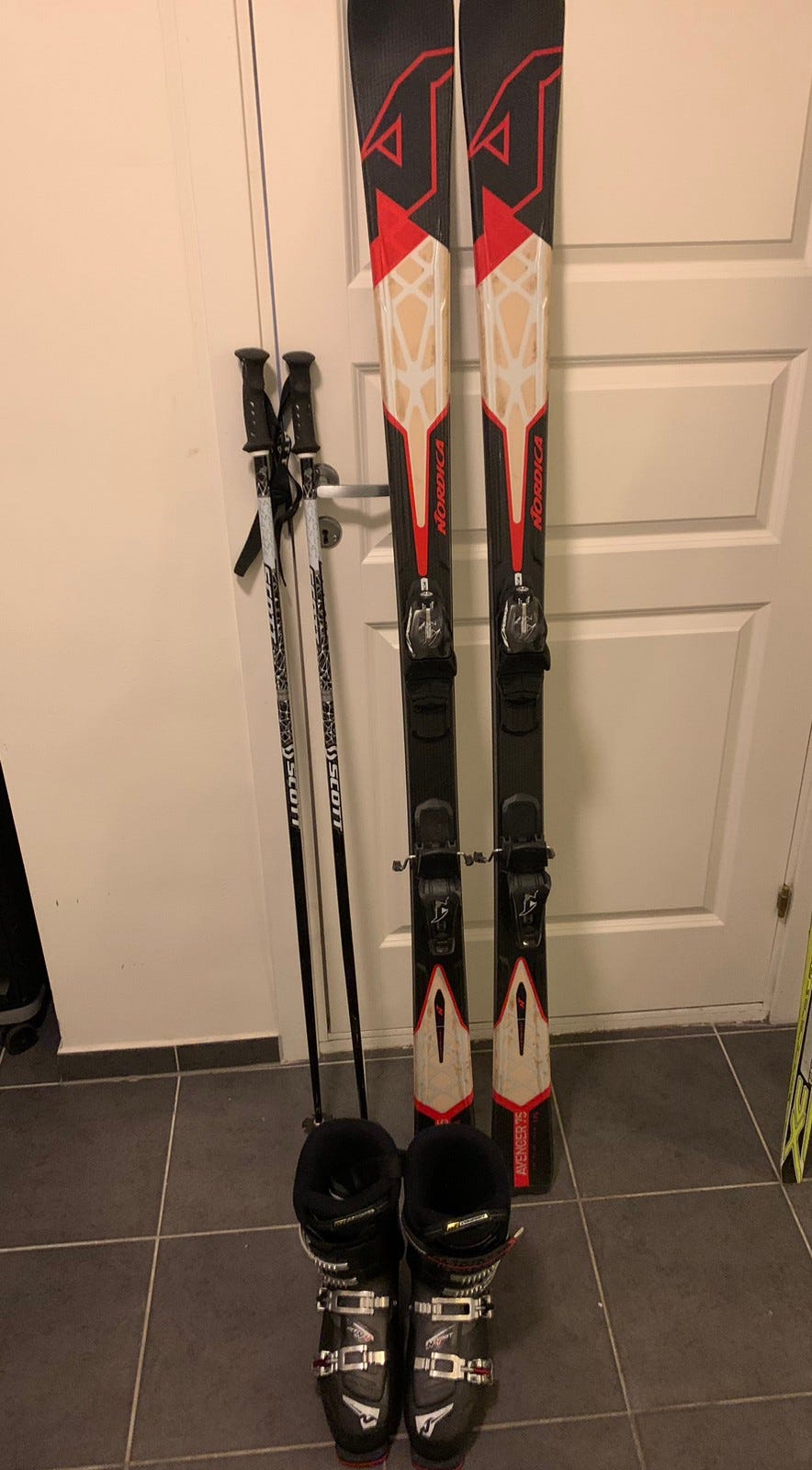 Alpint pakke, slalåmski, staver og sko | FINN-torget