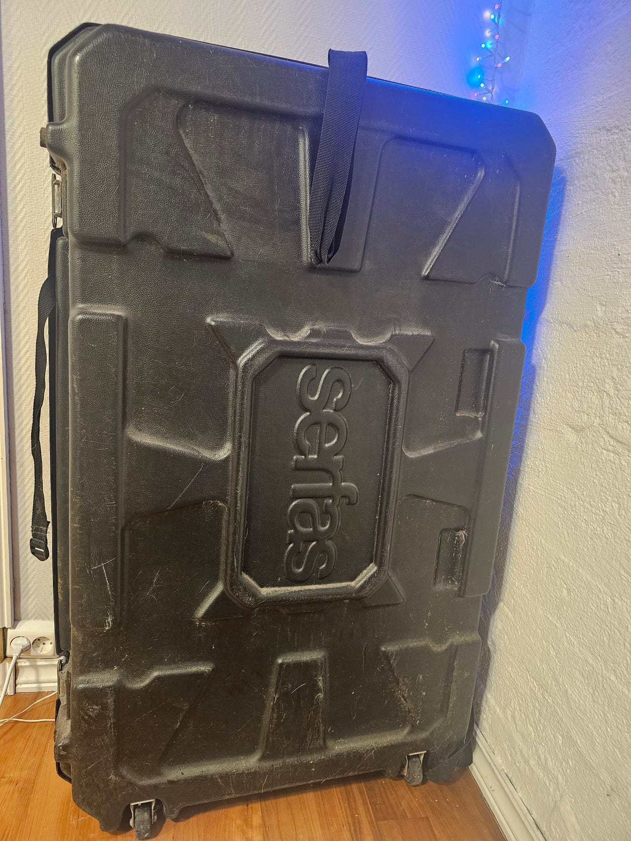 Hard travel case | FINN-torget