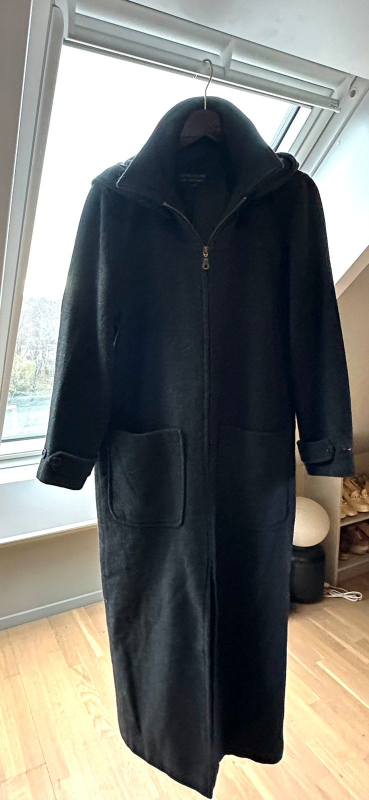 Nydelig ullkåpe med hette | FINN-torget