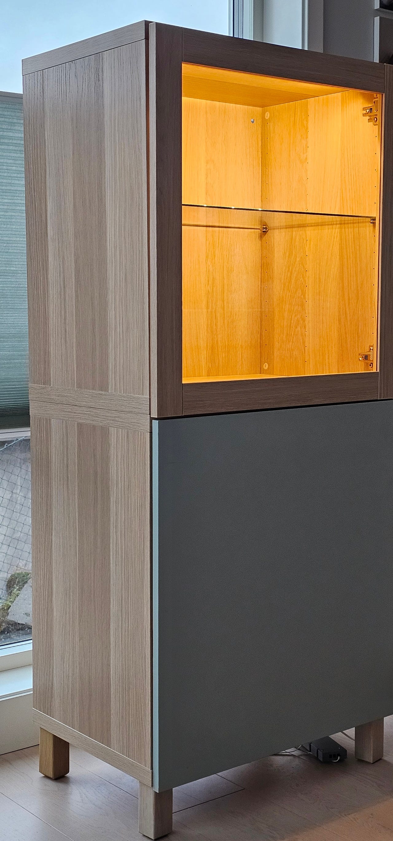 Skap med glassfelt og belysning - Malm fra IKEA | FINN-torget