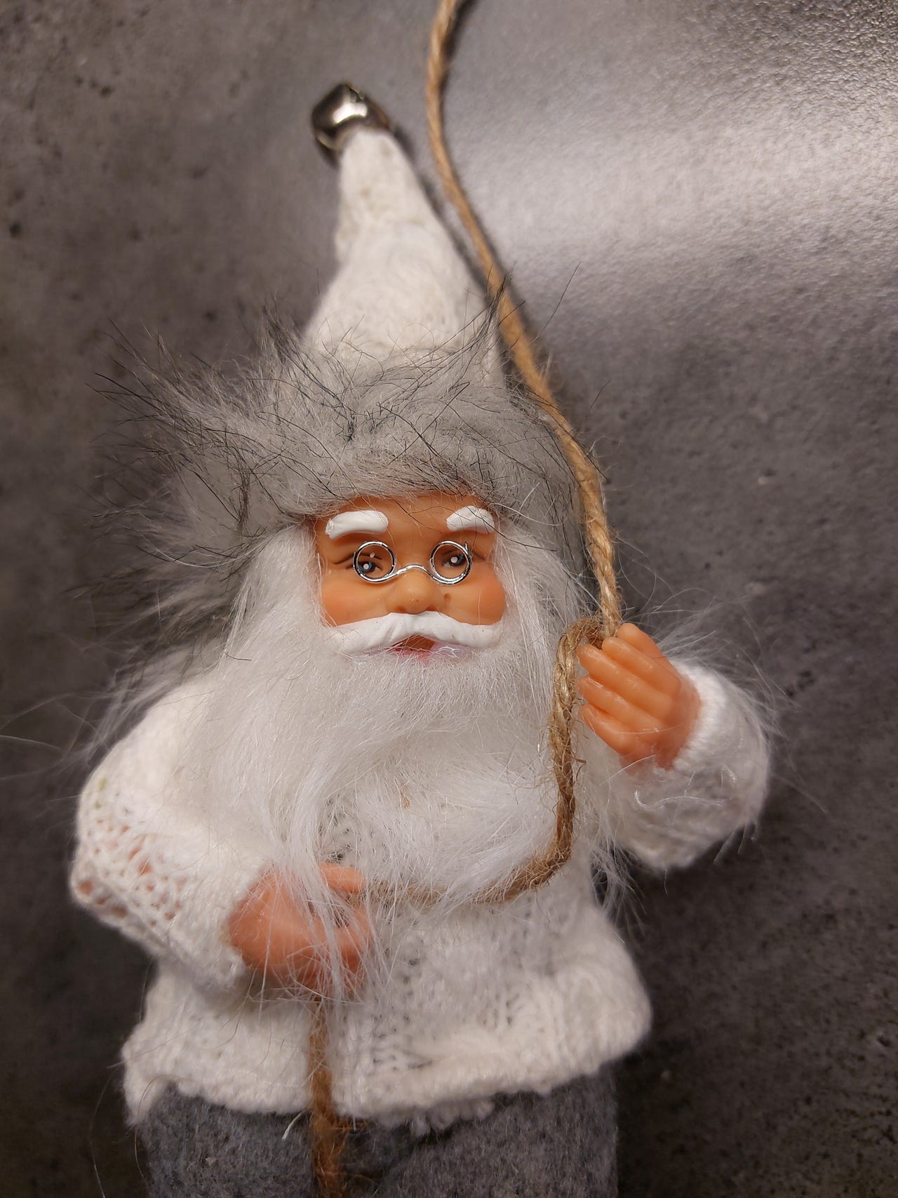 Grå og hvit nisse | FINN-torget