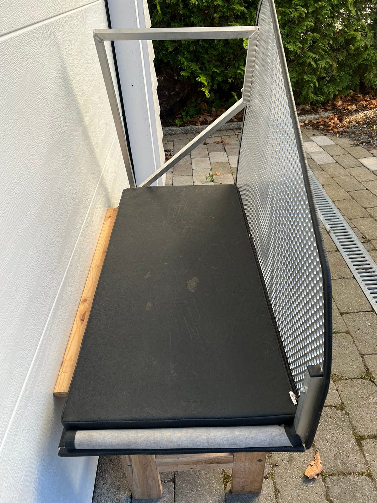 Hundebur som passer til Tesla modell S | FINN-torget