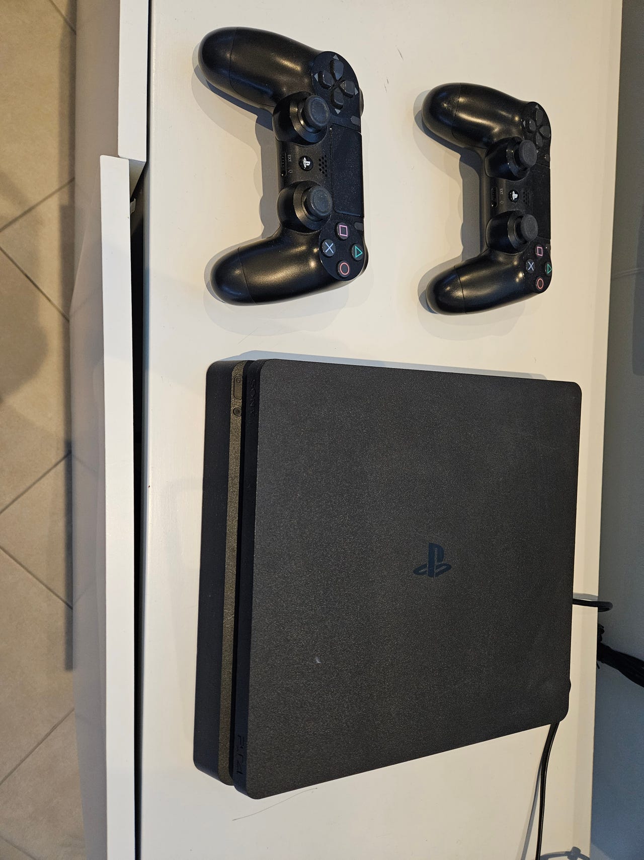 Pent brukt Playstation 4 selges! | FINN-torget