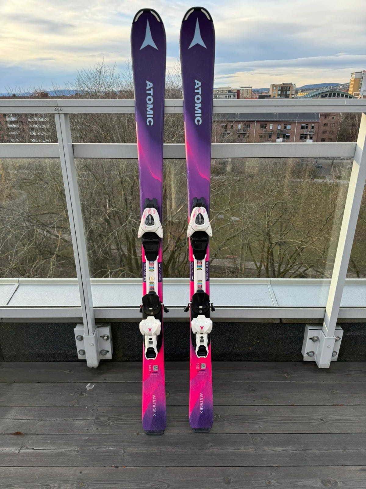 Veldig pent brukte Atomic slalåmski 140 for barn | FINN-torget