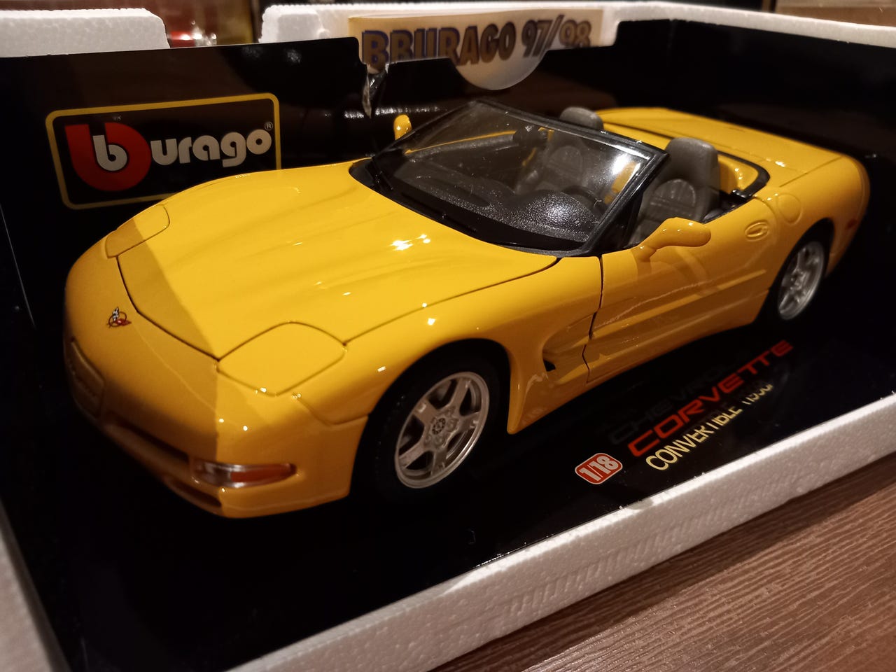 Chevrolet Corvette convertible 1998, Burago 1/18 | FINN-torget