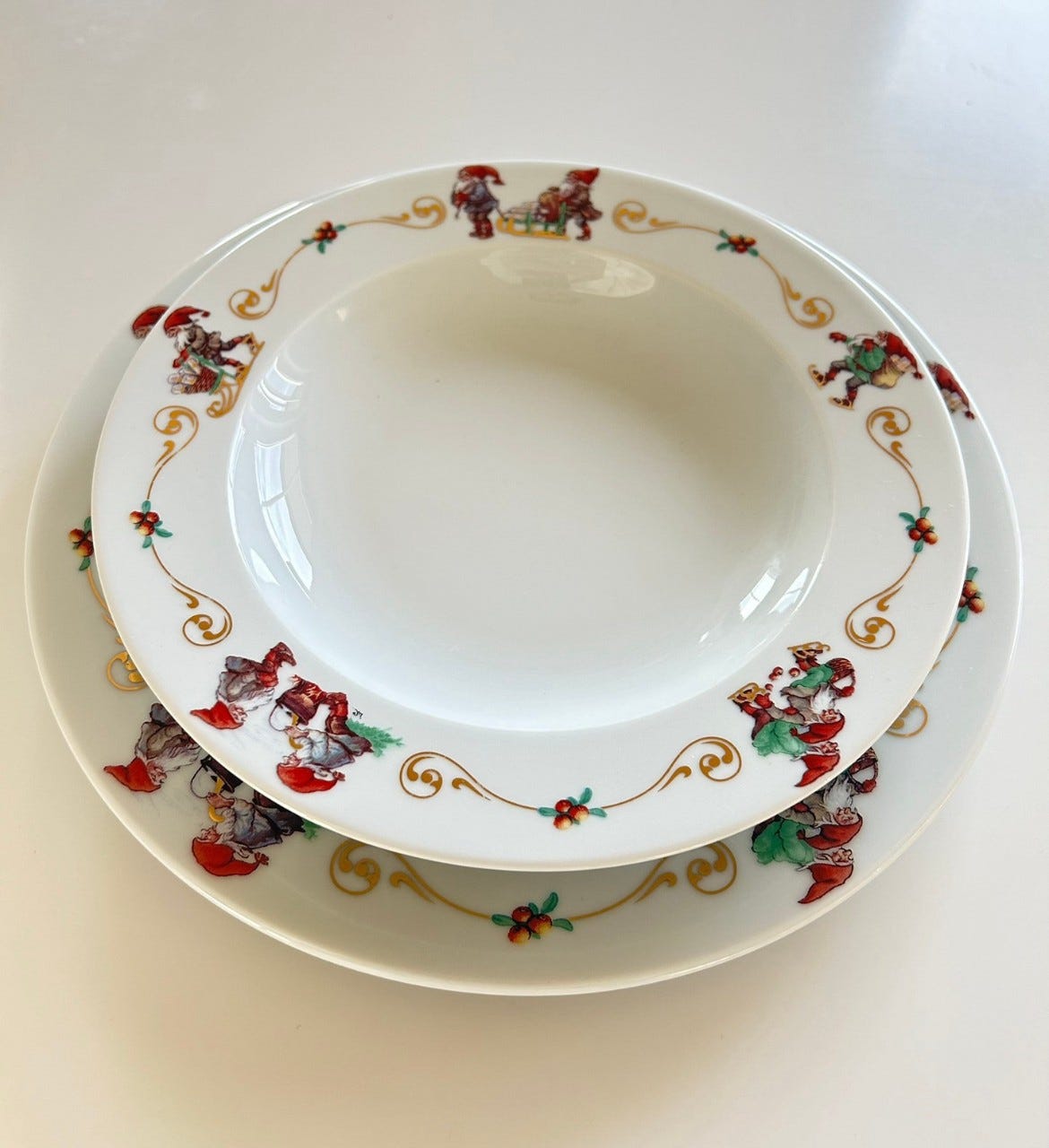 Magnor-God Jul-Juleservise- middagstallerken og dyptallerken | FINN-torget