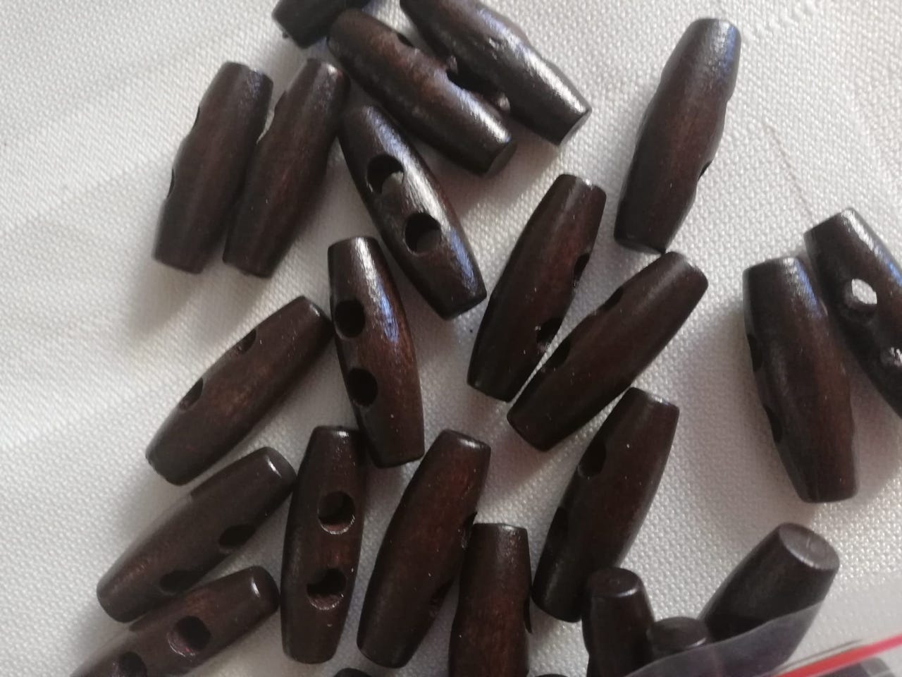 Mørkebrune toggle/duffle treknapper, 30mm/3cm | FINN-torget