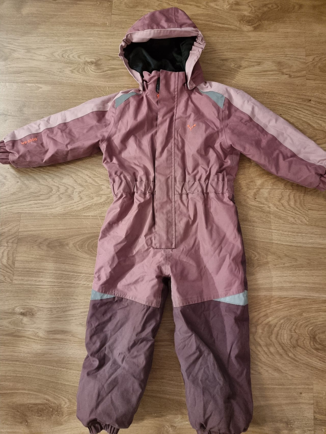 Vinterdress fra friends til jente I str. 104 | FINN-torget