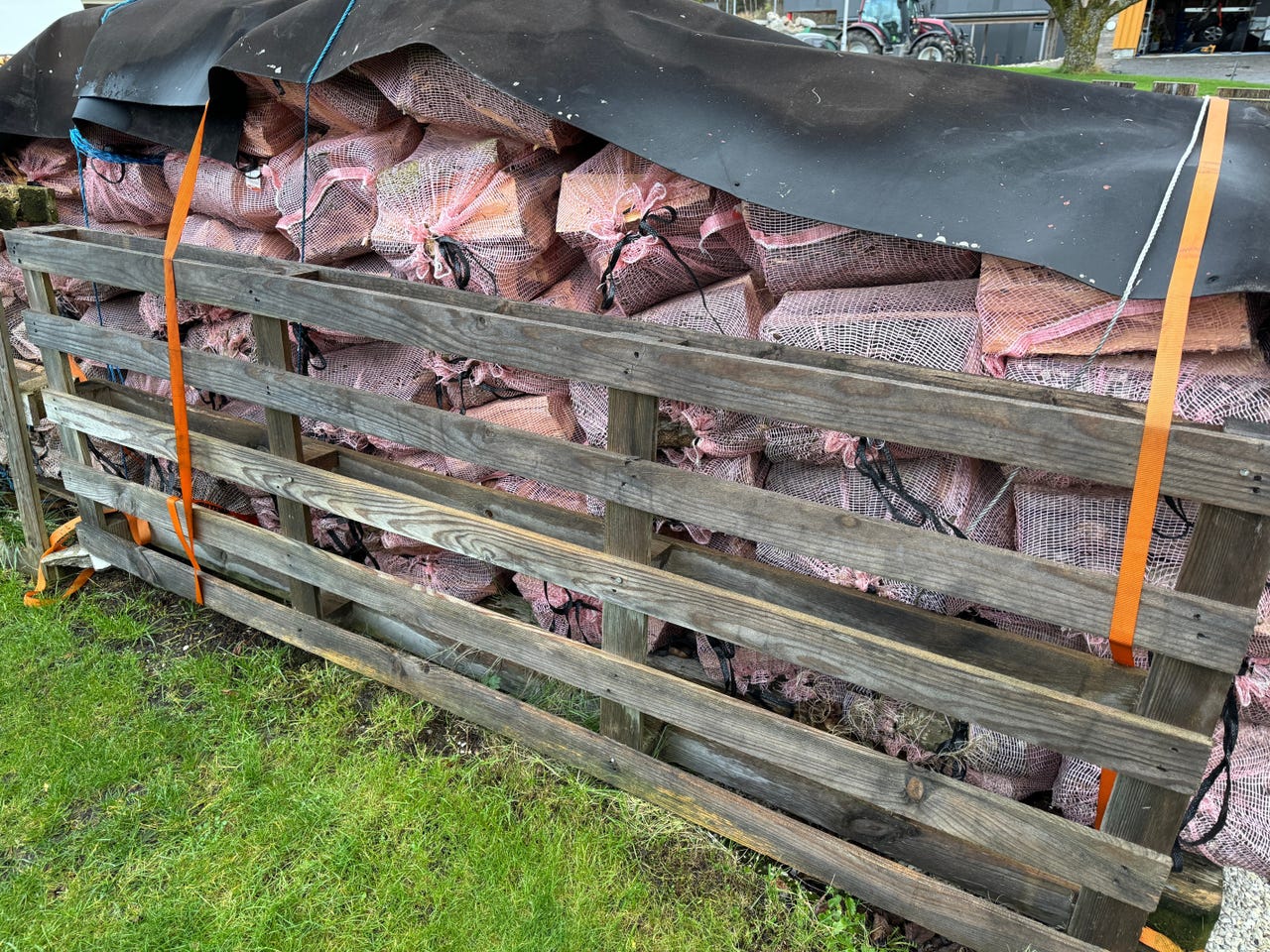 Ved til salg (Blandings ved, mest furu litt bjørk) | FINN-torget