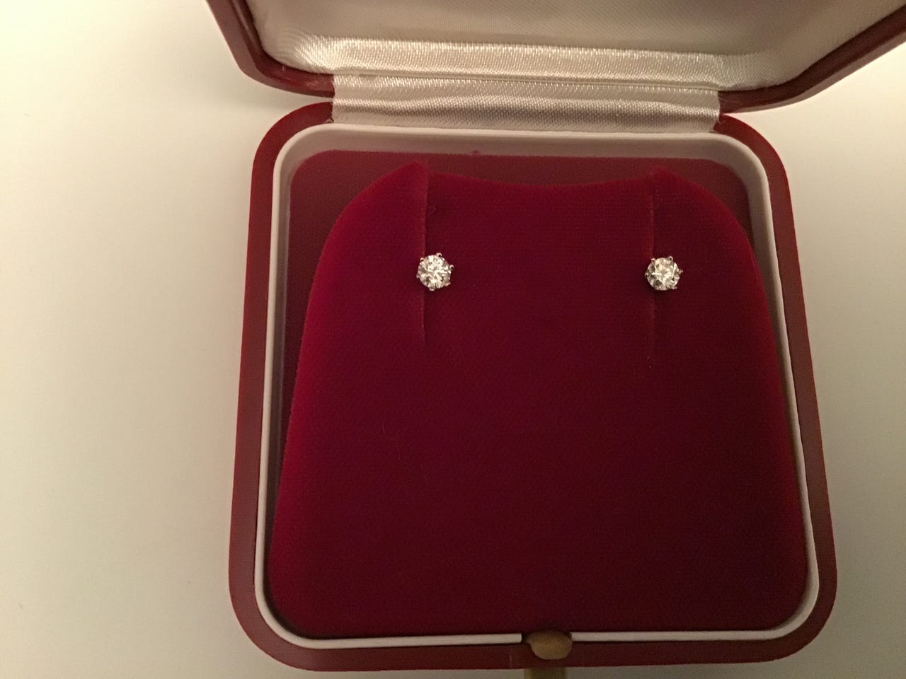 Diamant øredobber i hvitt gull W/SI, 0,20 , totalt 0,40 ct 14K | FINN-torget