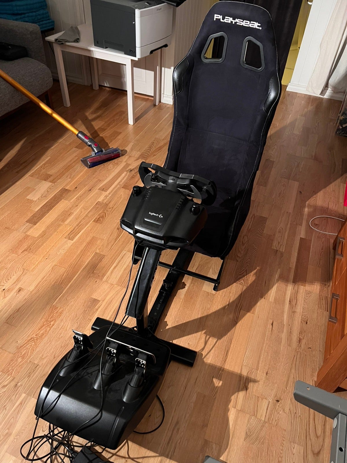Playseat racingstol og Logitech G29 ratt og pedaler | FINN-torget