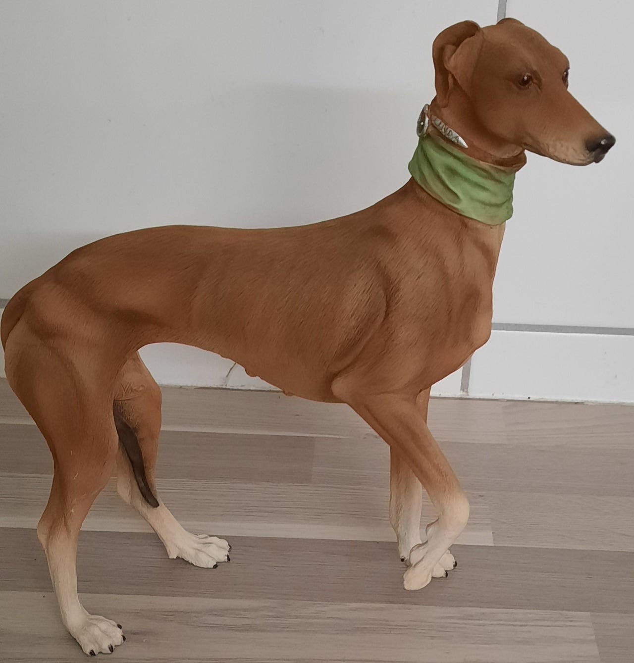 Nydelig Elegant Greyhound Mynde Hund som ny ca H 24,5 L 22 cm fremstår ...