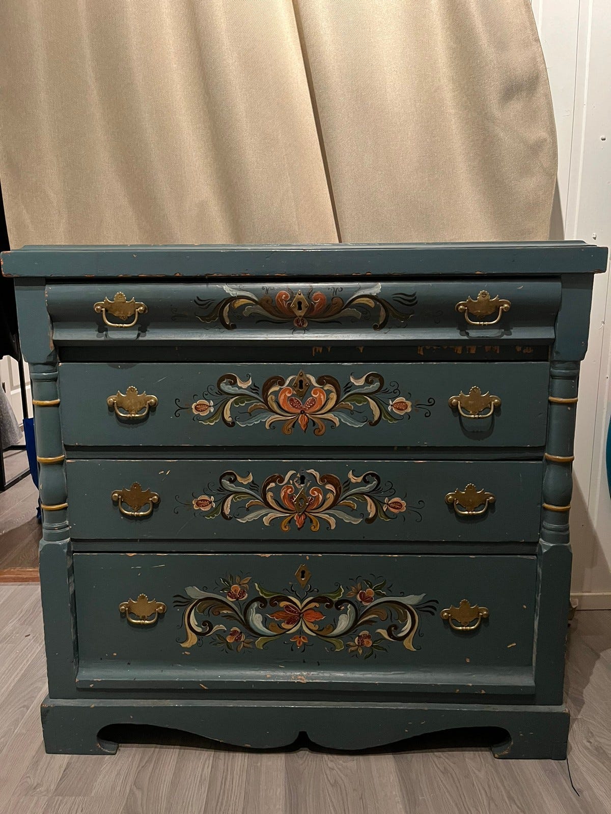 Gammel kommode, rosemalt | FINN-torget