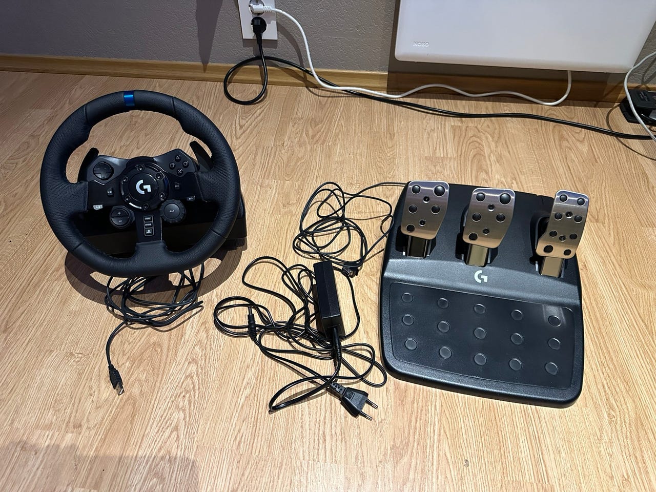 Logitech ratt og pedaler g923 | FINN-torget