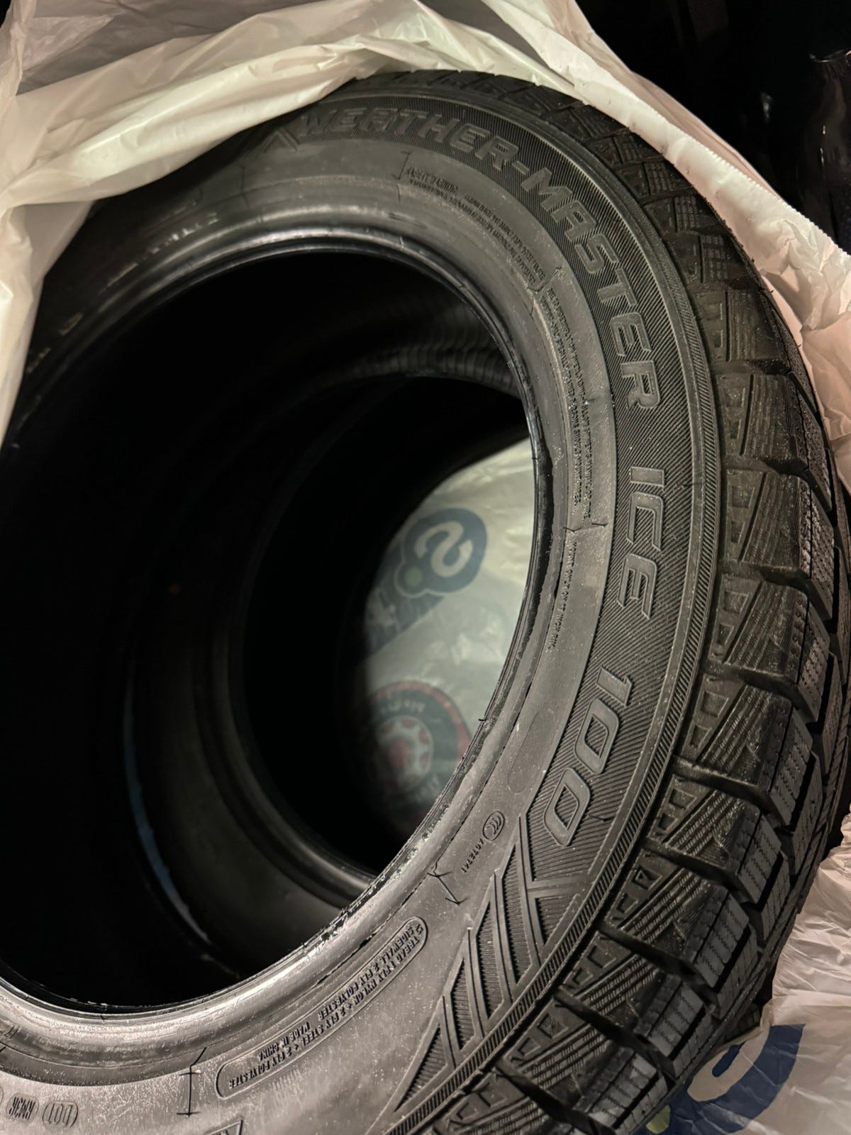 Helt nye piggfrie vinterdekk selges Dimensjon 215/55R17 | FINN-torget