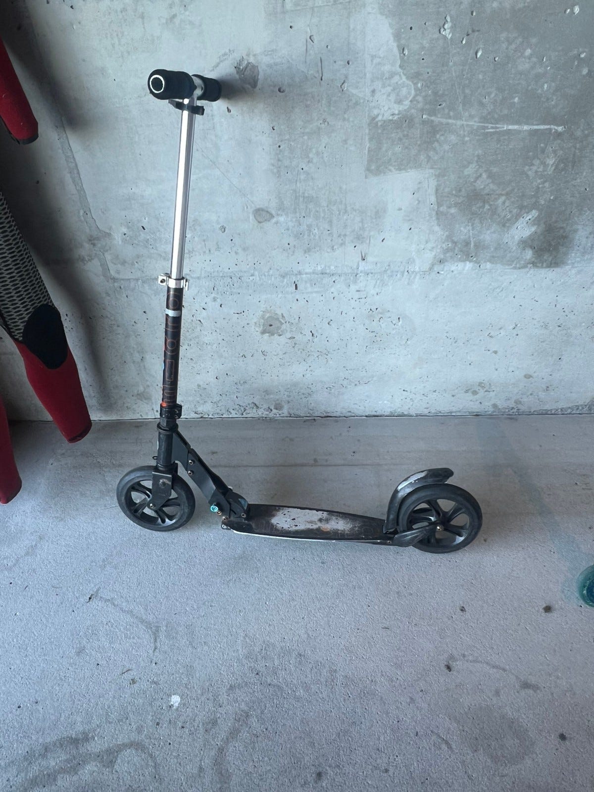 Micro sparkesykkel svart/oransj | FINN-torget