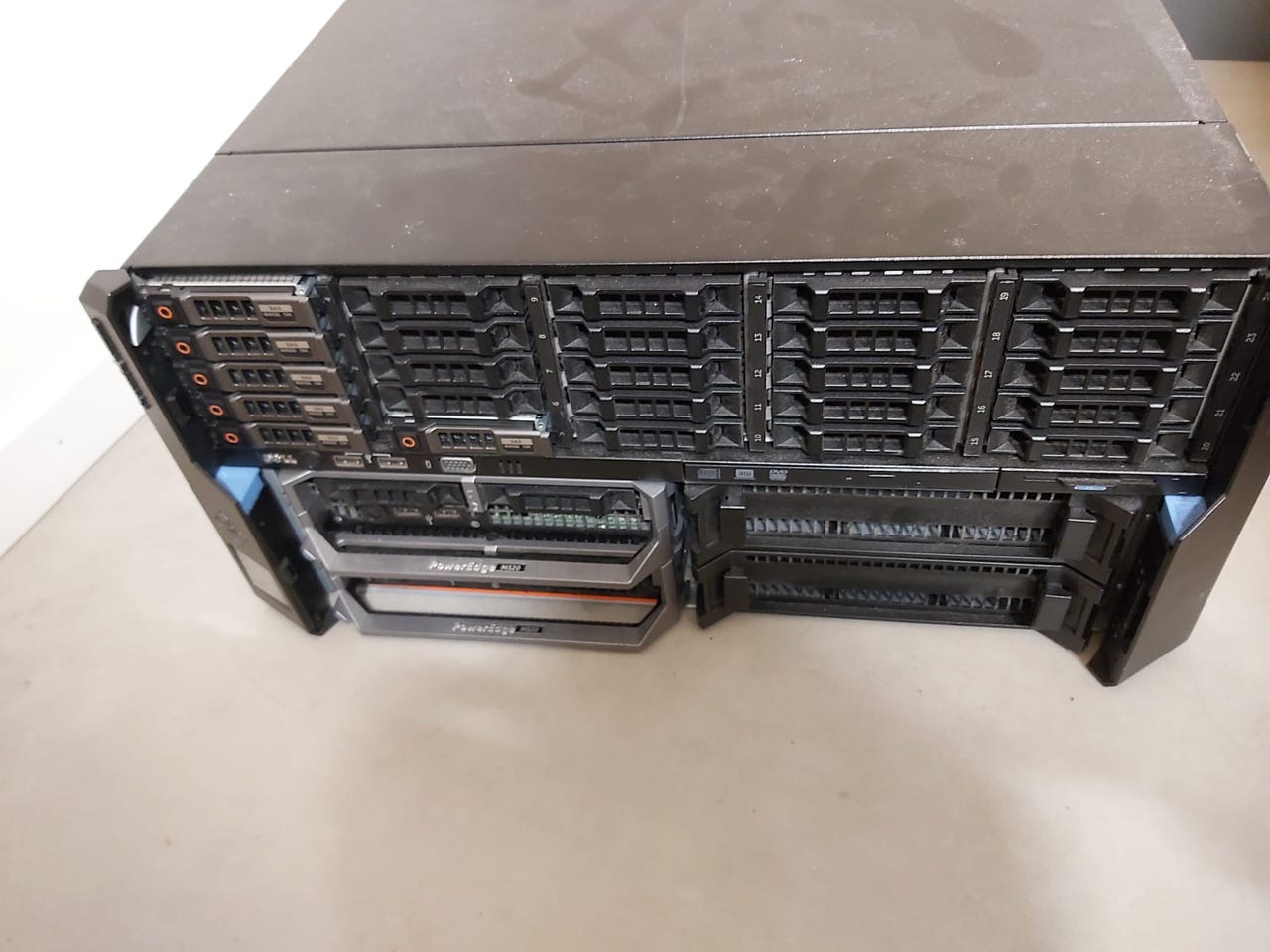 Dell EMC PowerEdge M520 server - VRTX rack chassis - 3,5 Tb - SOLGT ...