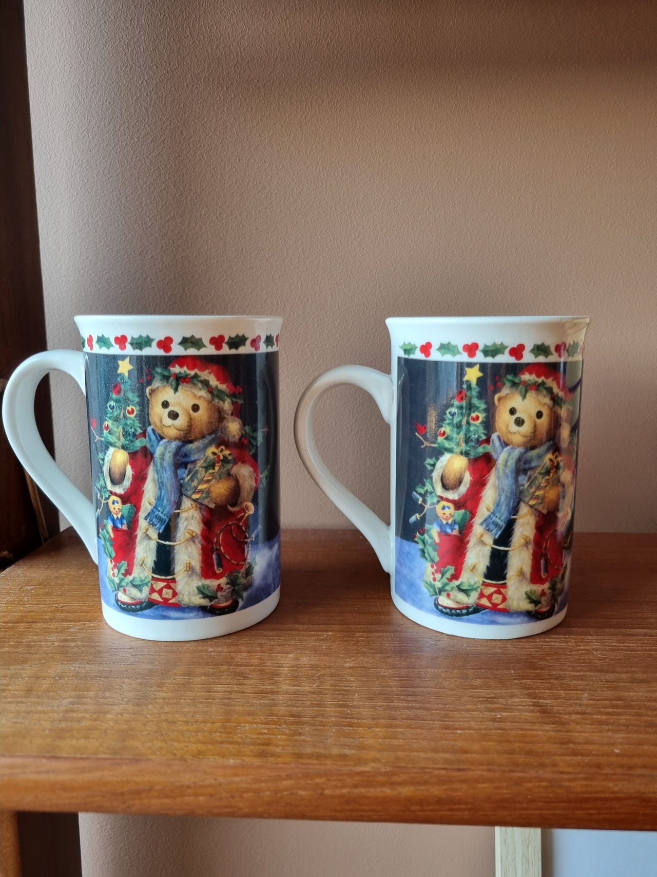 2 stk. nostalgiske julekopper med bamsemotiv | FINN-torget