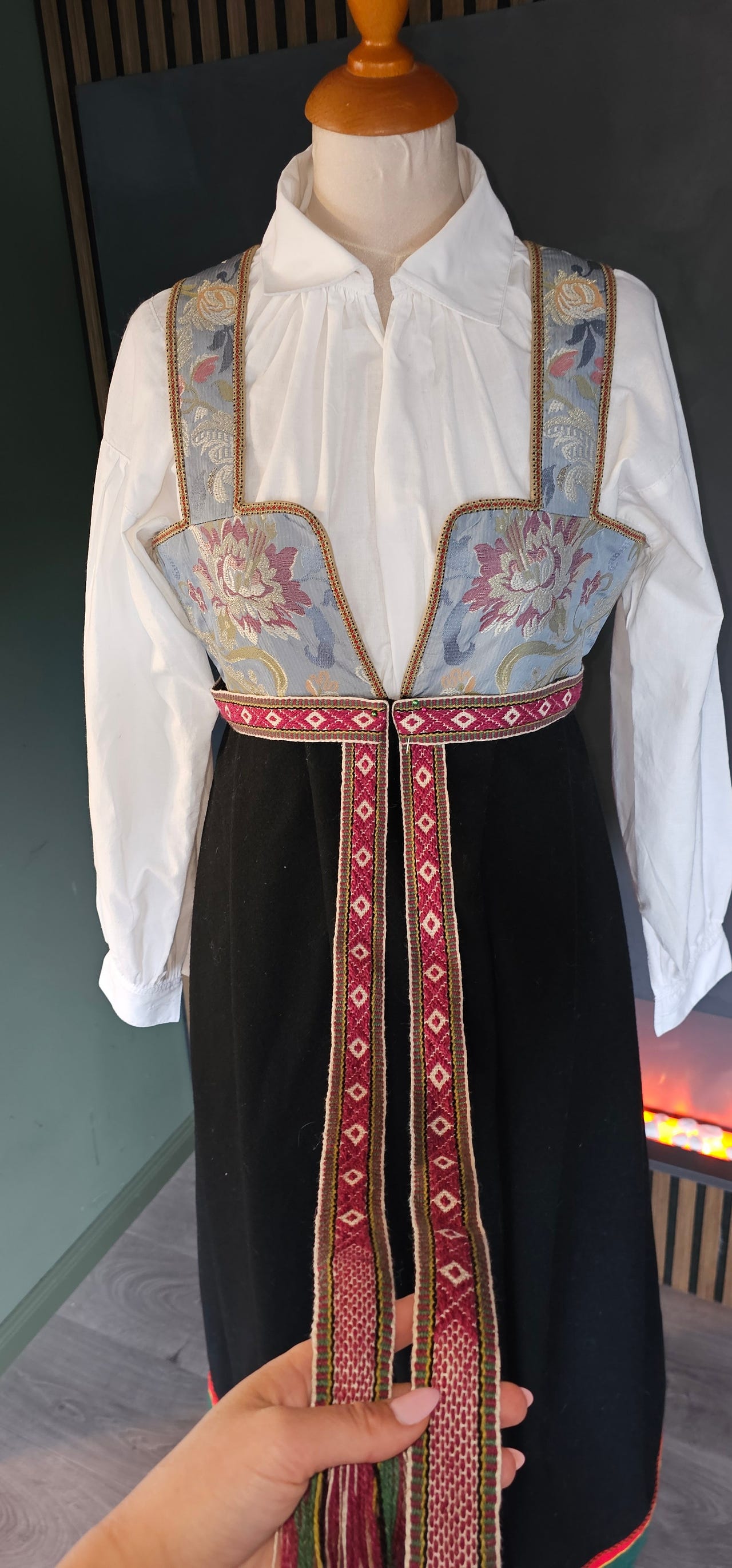 NY Aust-agder bunad ÅMLI BUNAD blå str S-M-L | FINN-torget