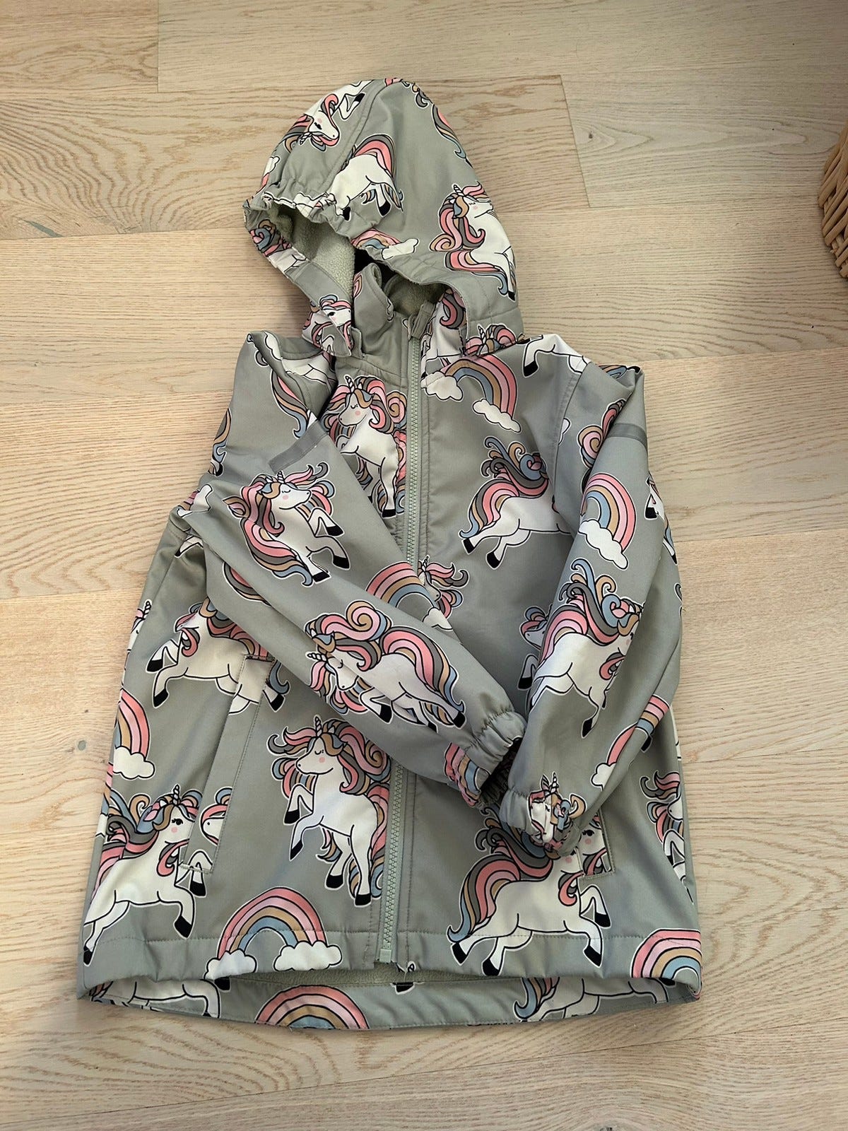 Softshelljakke enhjørning str 128 | FINN-torget