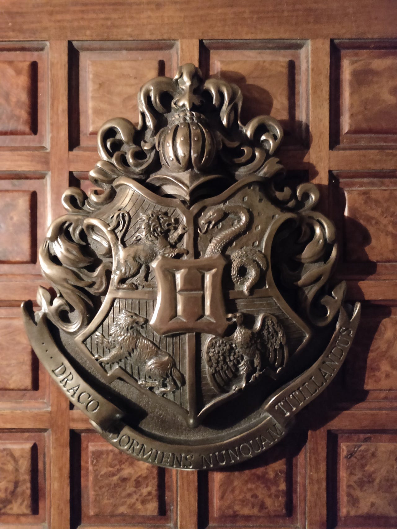 Harry Potter, Noble Collection, Hogwarts Crest | FINN-torget