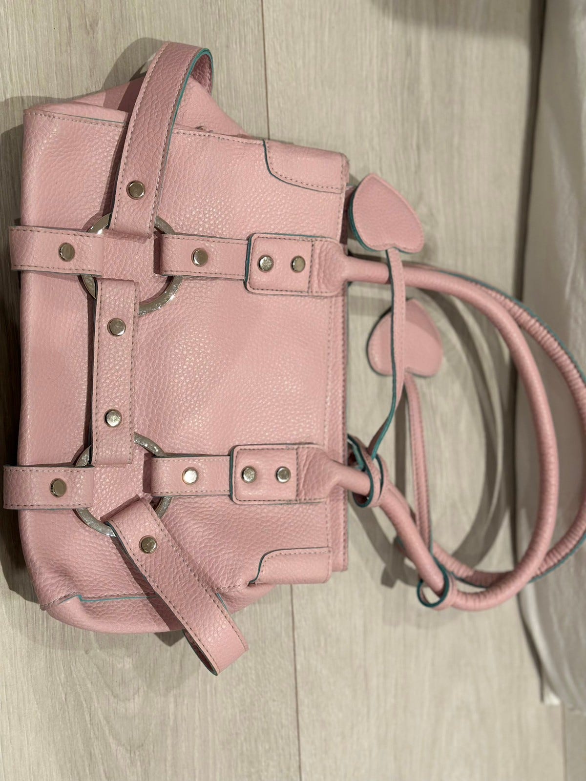 Søt og romslig rosa veske | FINN-torget