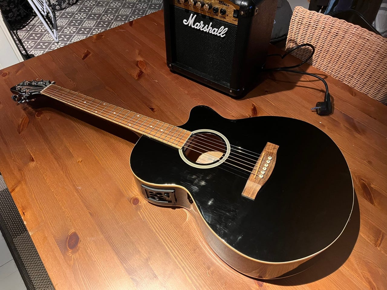 Stagg handmade western guitar | FINN-torget