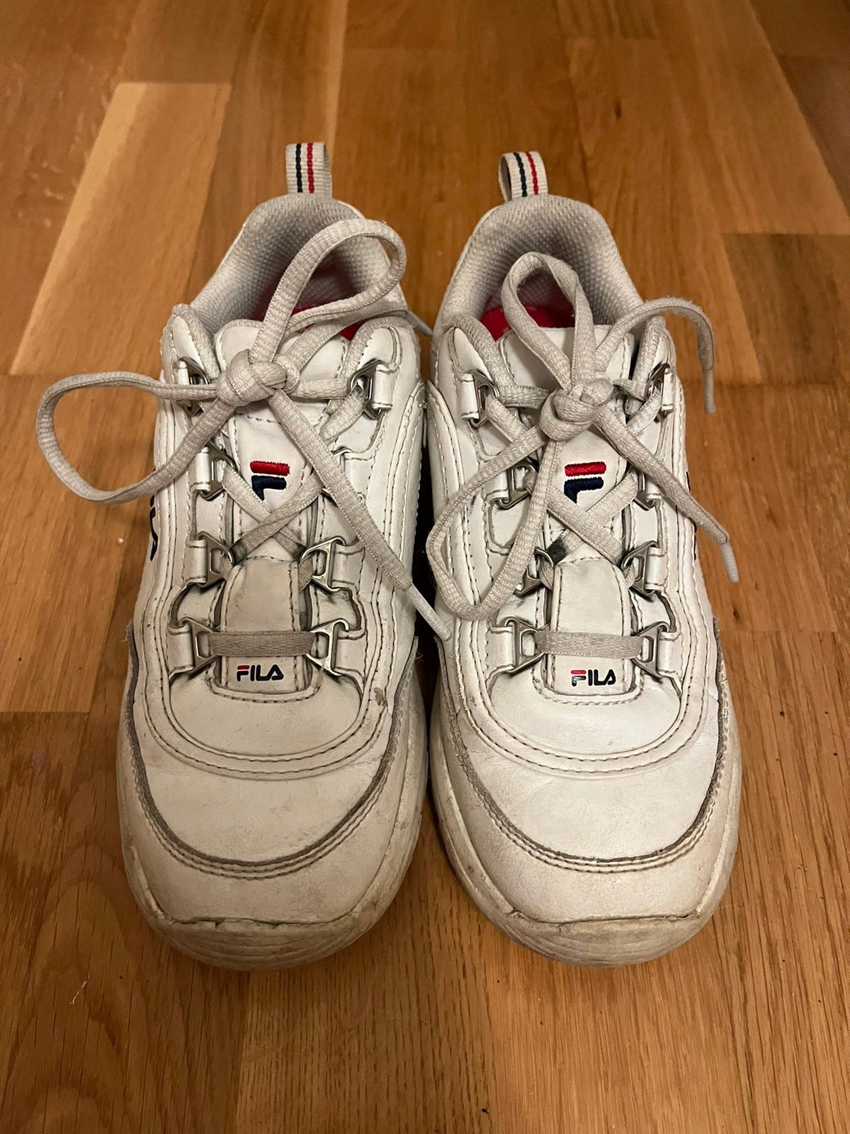 Hvite Fila sko | FINN-torget