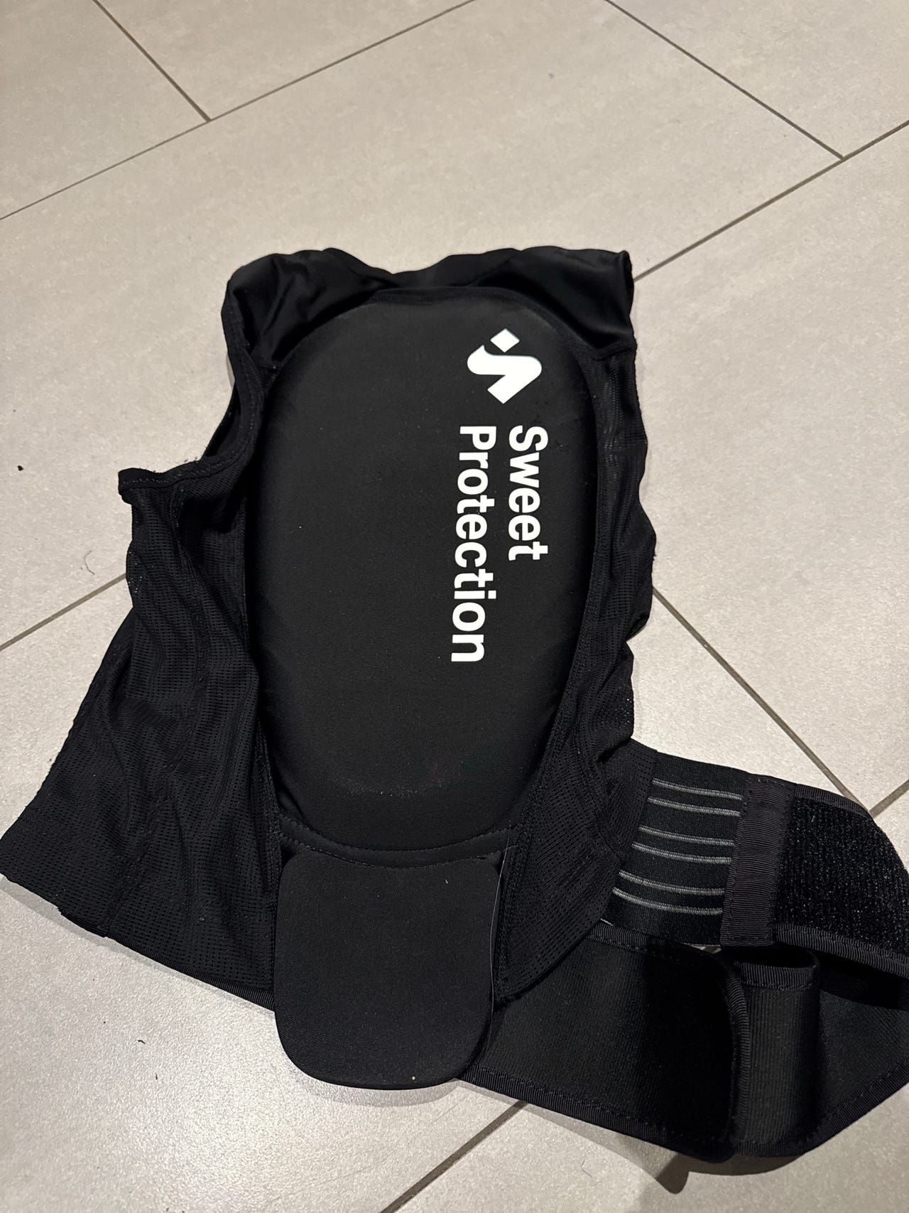 Sweet Protection ryggbeskyttelse vest str xs selges | FINN-torget