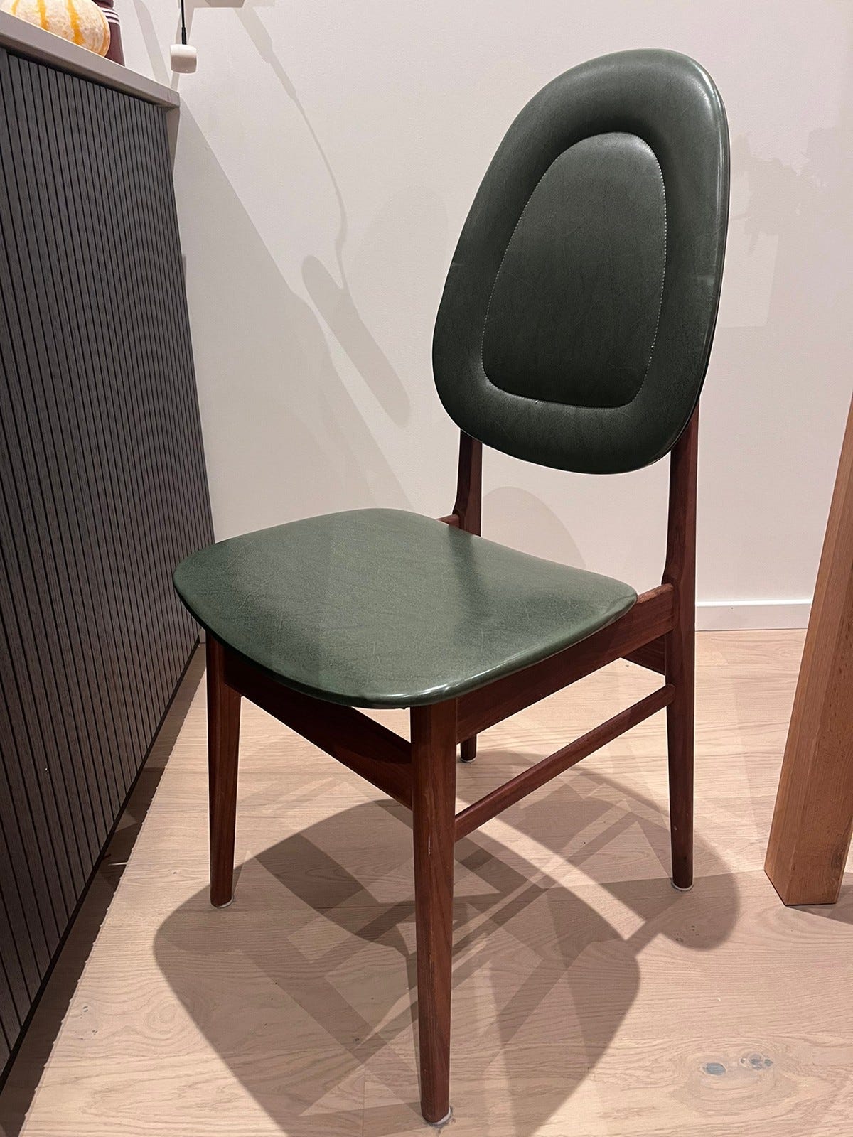 Ønsker å kjøpe stoler identiske til denne | FINN-torget