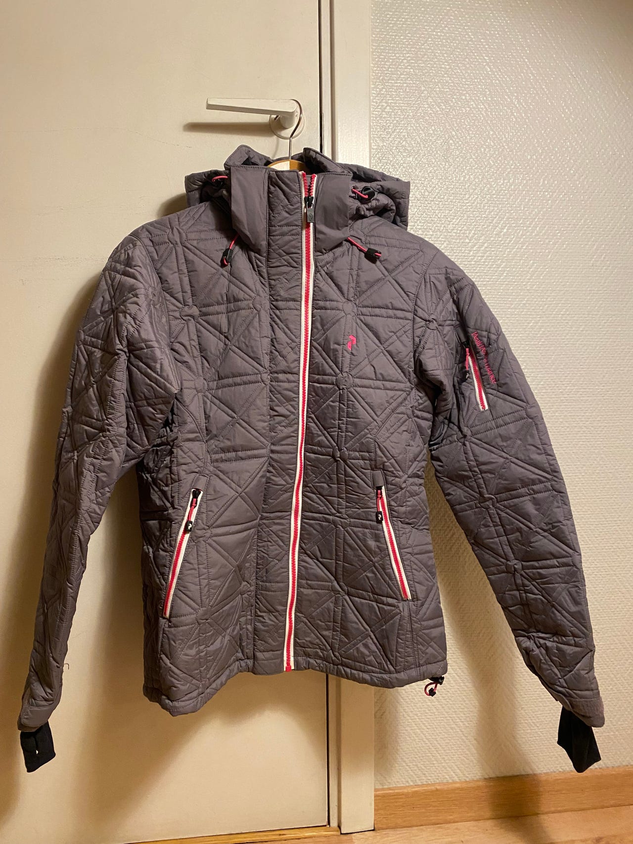 Boblejakke fra Peak Performance | FINN-torget