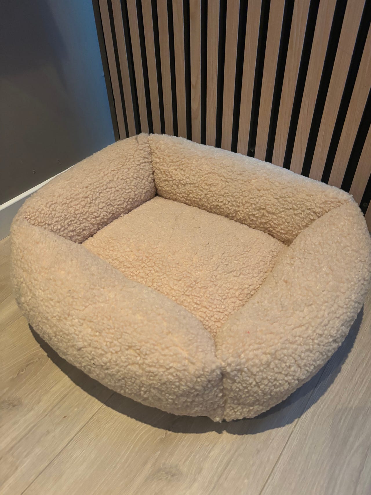 Ubrukt hundeseng liten | FINN-torget