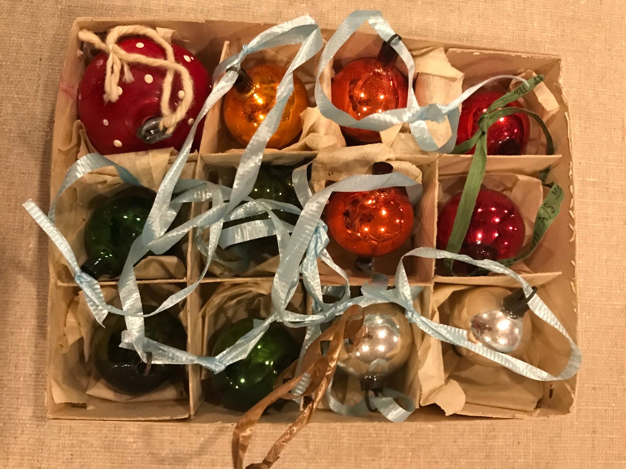 12 små juletrekuler - veldig gamle. | FINN-torget