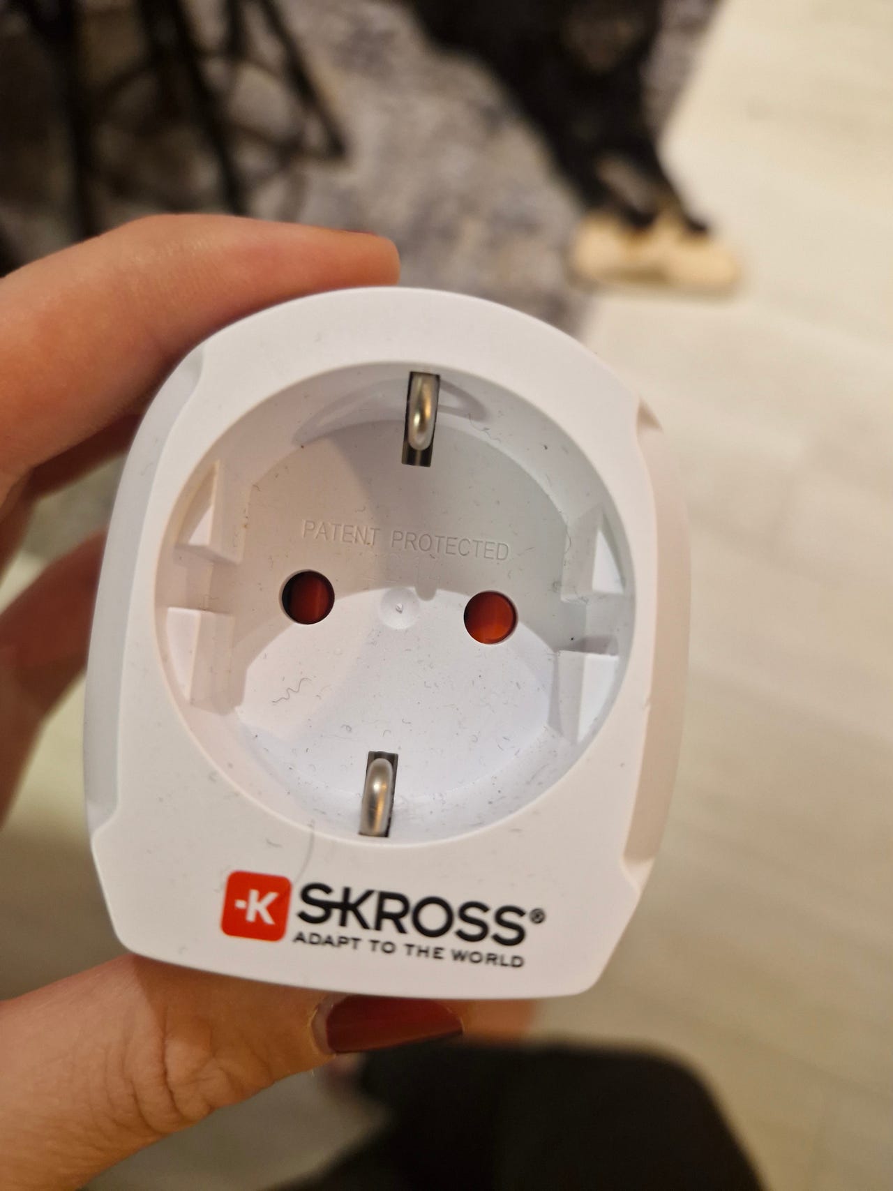 Adapter Skross - Europe to UK | FINN-torget