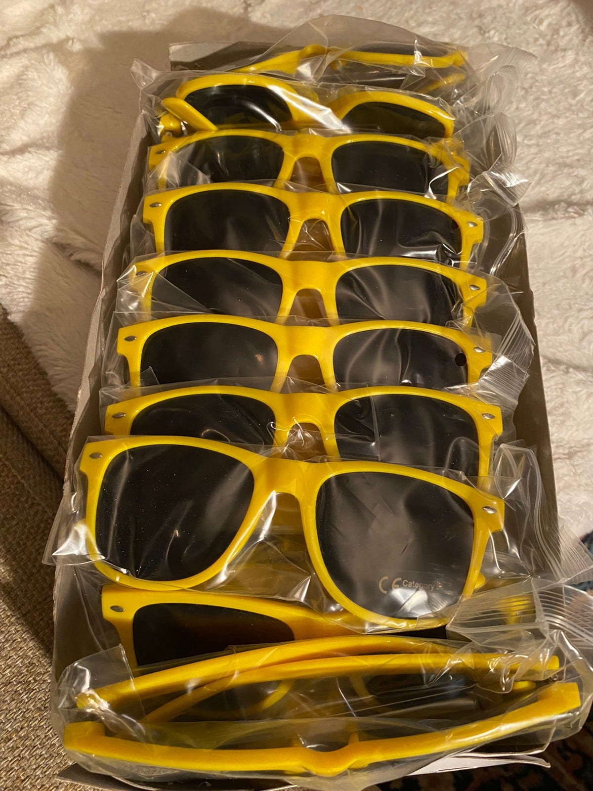 Smash solbriller gule 150 kr for alle 20 stk | FINN-torget